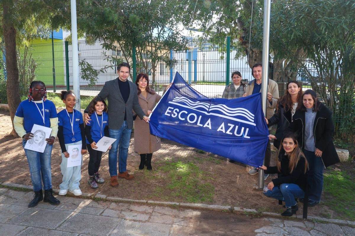 Bandeira “Escola Azul” hasteada em seis escolas de Albufeira em nome de ...