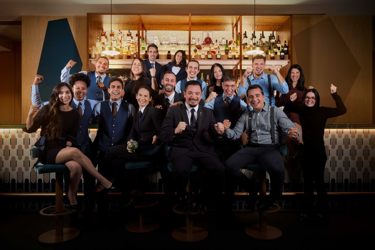 The Argo Cocktail Bar no Tivoli Marina Vilamura galoado com 2 estrelas ...